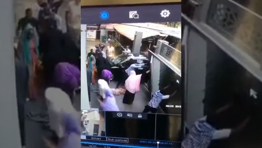 Woman and daughter gets crushed by gate - GoreSee - Death is Watching ...