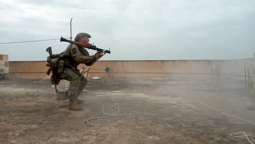 DShRG "Rusich" soldier fires RPG at Ukrainian occupied building ...