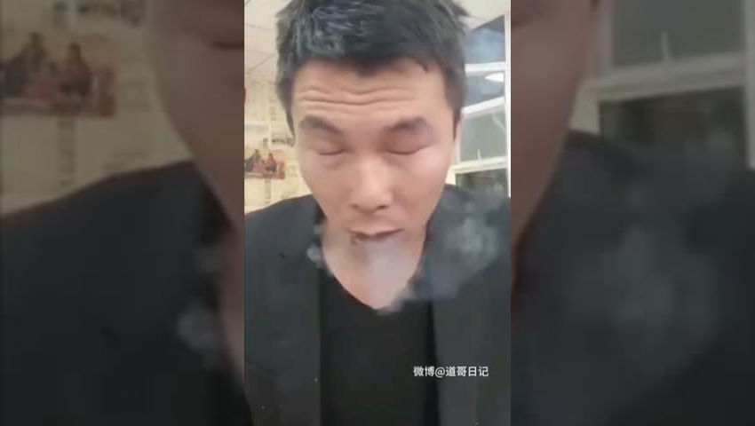 A Chinese man treats his toothache - GoreSee - Death is Watching over You